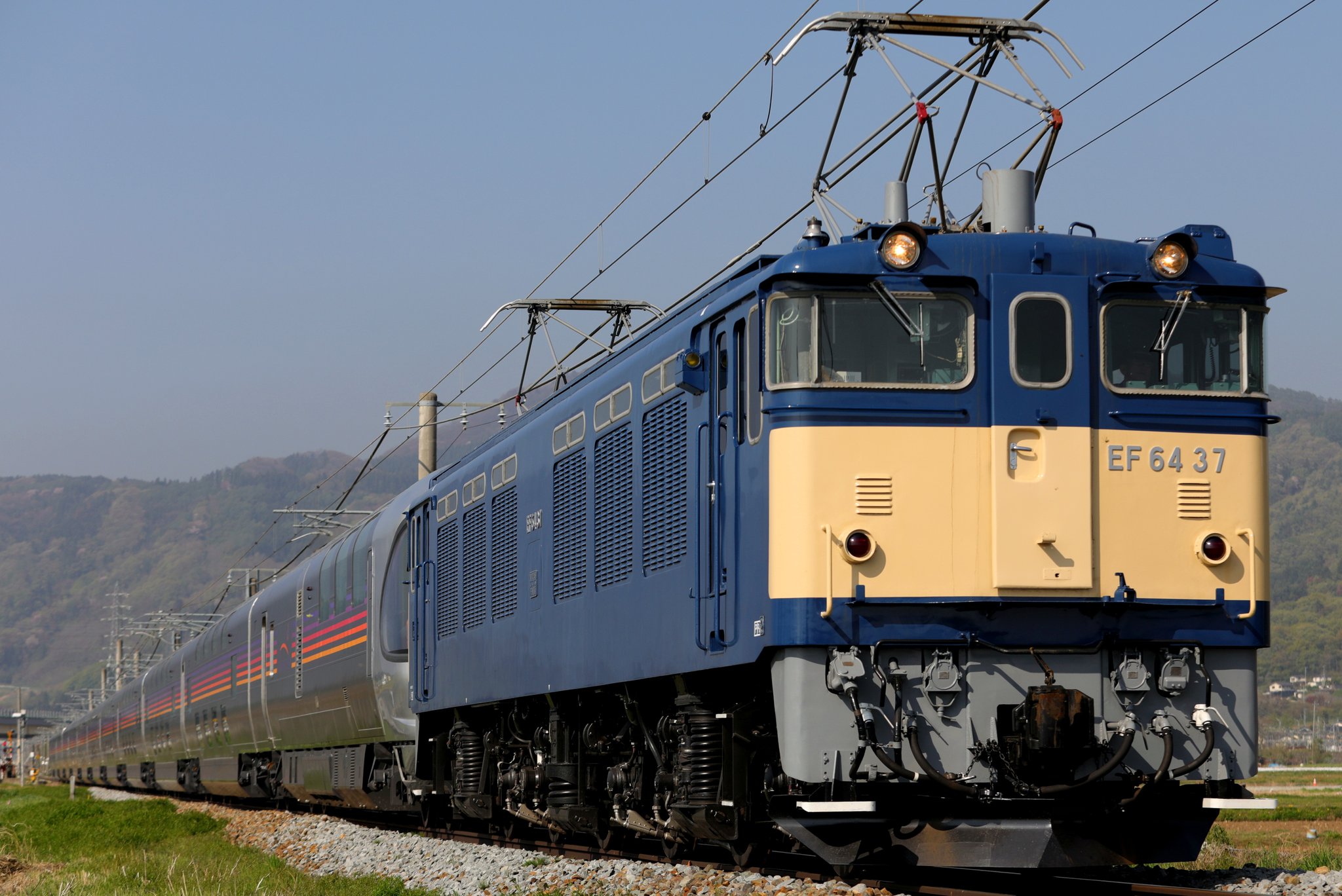 浜風 on Twitter: "5/4 9011レ カシオペア信州 EF64-37+E26系 稲荷山～篠ノ井にて。 令和になって最初の撮り鉄はまさかのカシオペアでした。 今日夜勤で良かったです ...