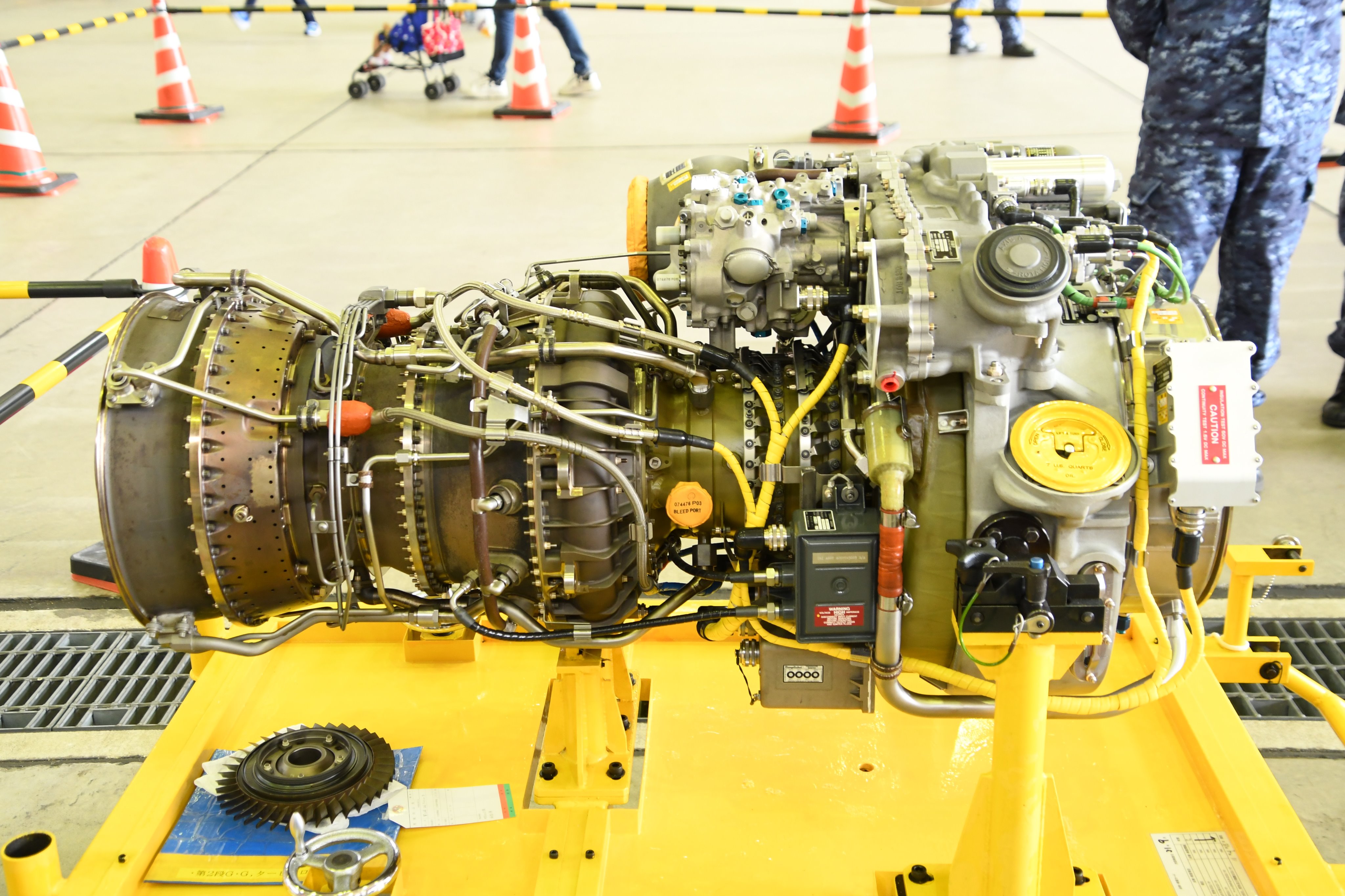 ふにに on Twitter: "MCH-101 キャビン内部のコンソールとカーゴランプ周り。 #舞鶴グリーンフェスタ2019 #週刊安全保障 https://t.co/iKiaTnY48L ...