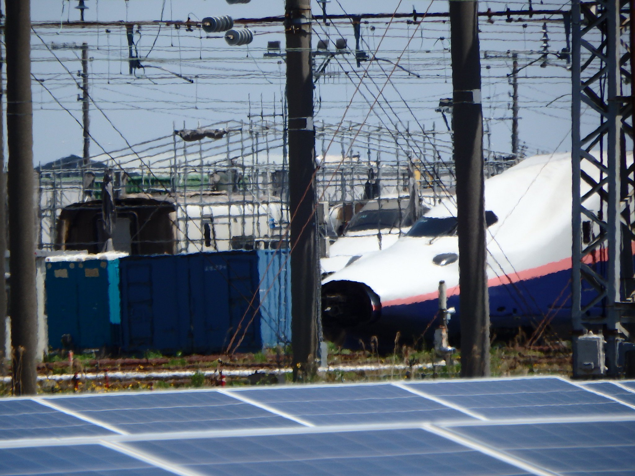 にいてつ on Twitter: "たいぶ前に解体されてたE2系J51編成新潟新幹線車両センター 解体中のP10編成の横で車両に周りに足場が組まれて何が行われてるのかな？ 先頭車と中間車が確認 ...