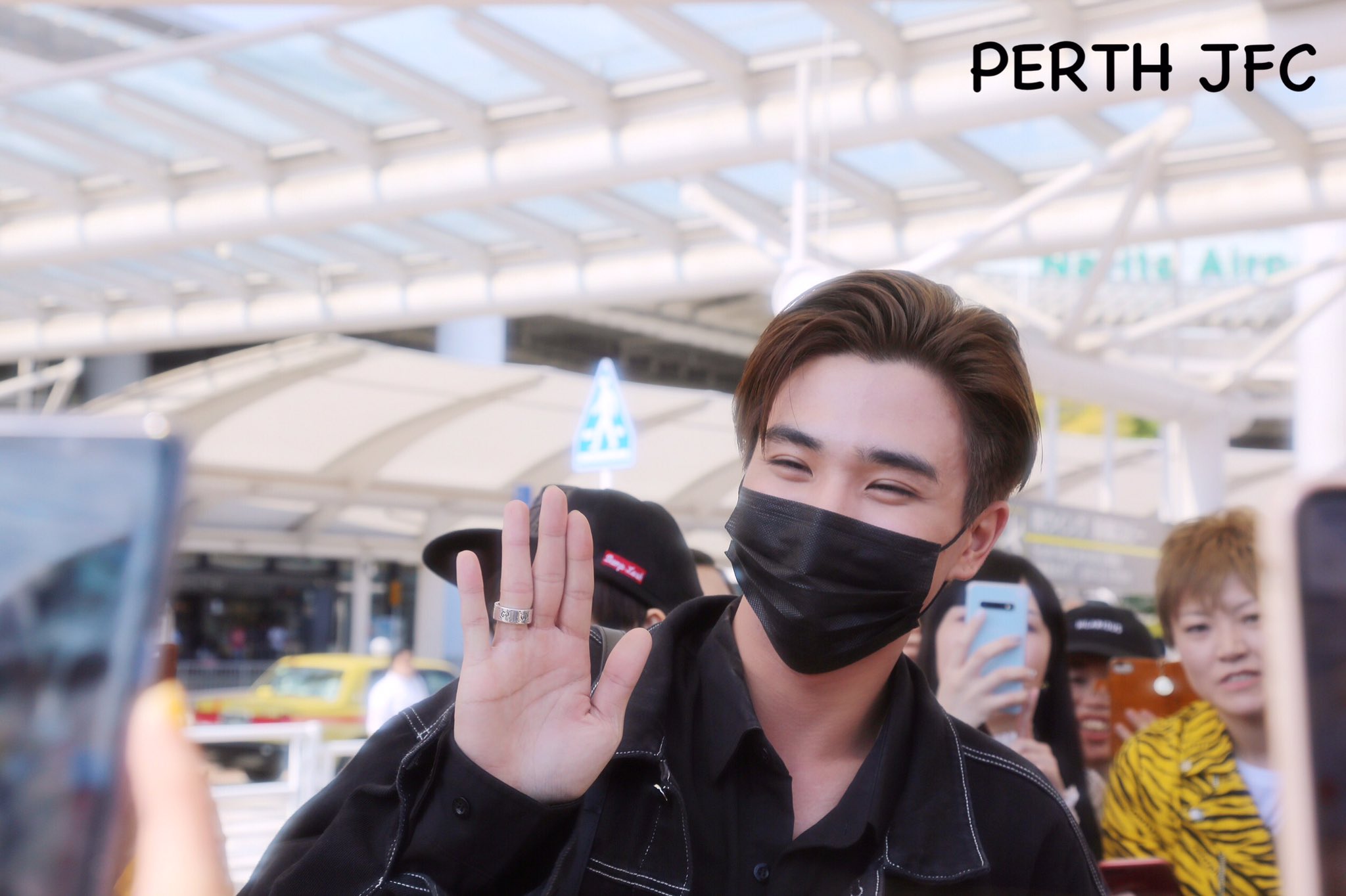 Perth Tanapon Japan FC on Twitter: "209.05.10 成田空港 笑顔でPerthが来日してくれました🖤🖤 イベントも盛り上げて行きましょう🖤🖤 そして ...