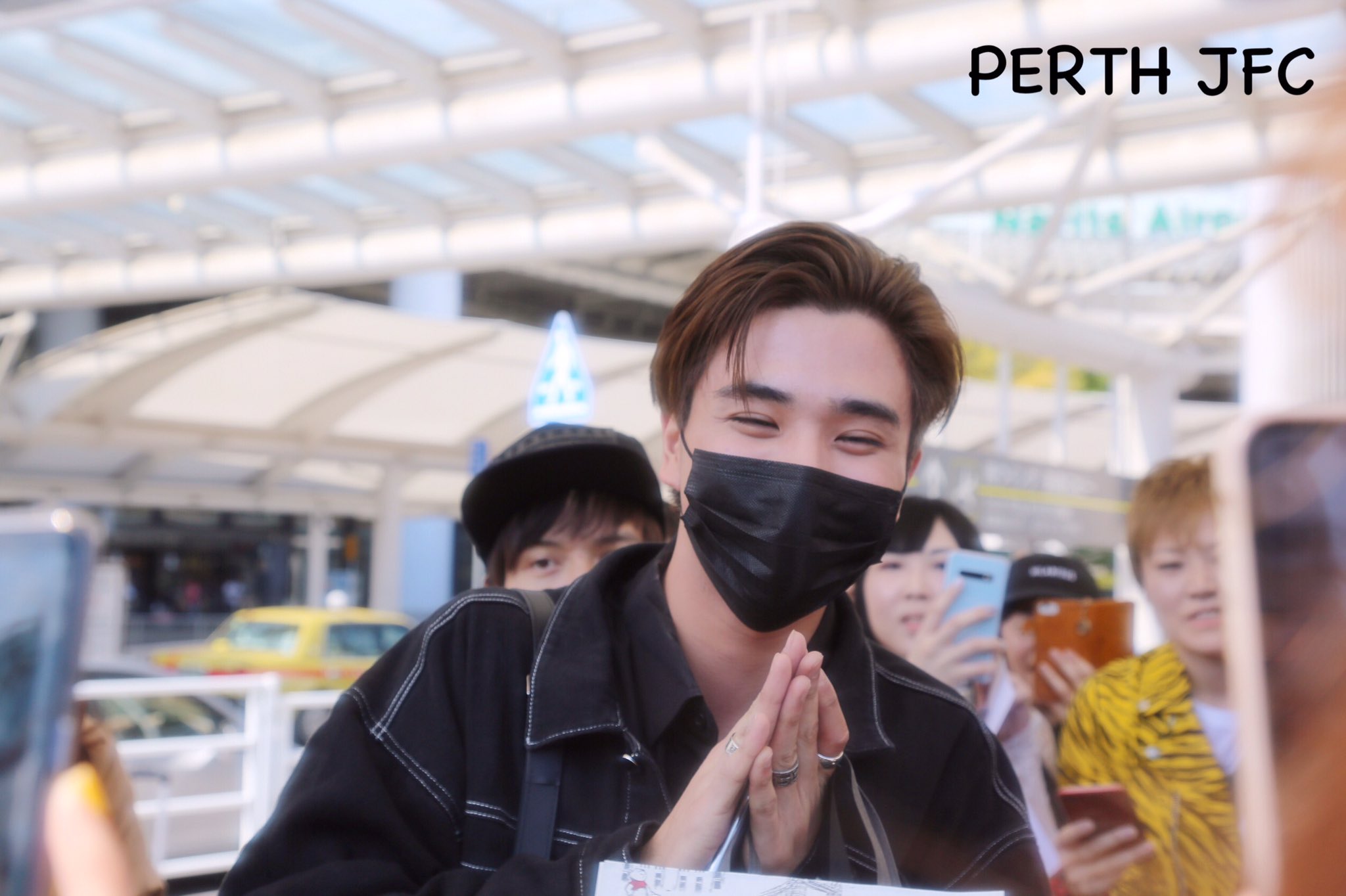 Perth Tanapon Japan FC on Twitter: "209.05.10 成田空港 笑顔でPerthが来日してくれました🖤🖤 イベントも盛り上げて行きましょう🖤🖤 そして ...