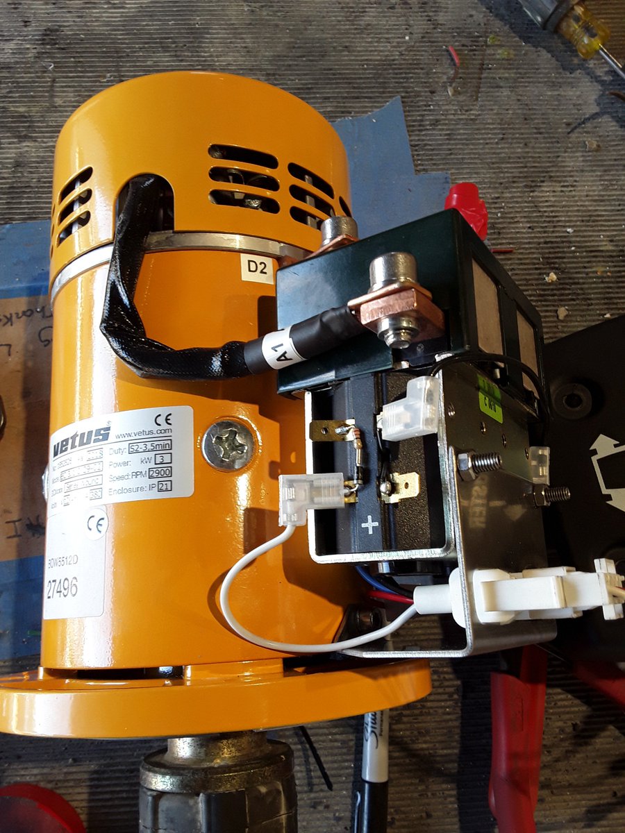 #MikeHartmanYachts, installation of new contactor for a new #Vetus ...