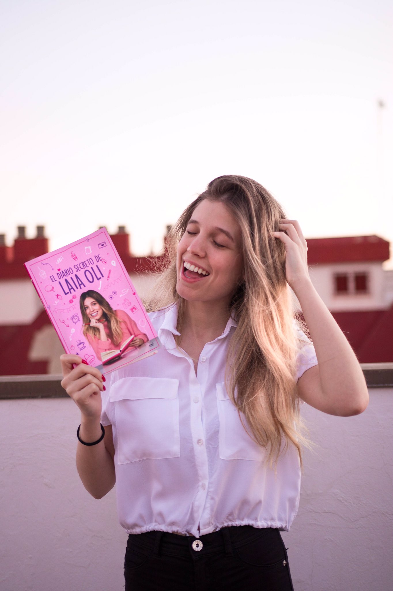 Laia Oli on Twitter: "No puedo estar más emocionada 💖 https://t.co/l3Kz667oXW https://t.co ...