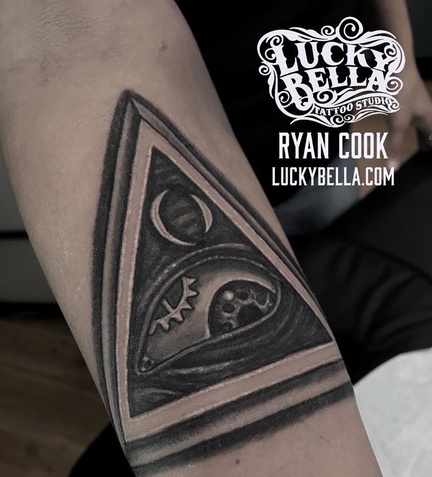 Perfect Circle Tattoos Perfect Circle Tattoo Poseidon Done By