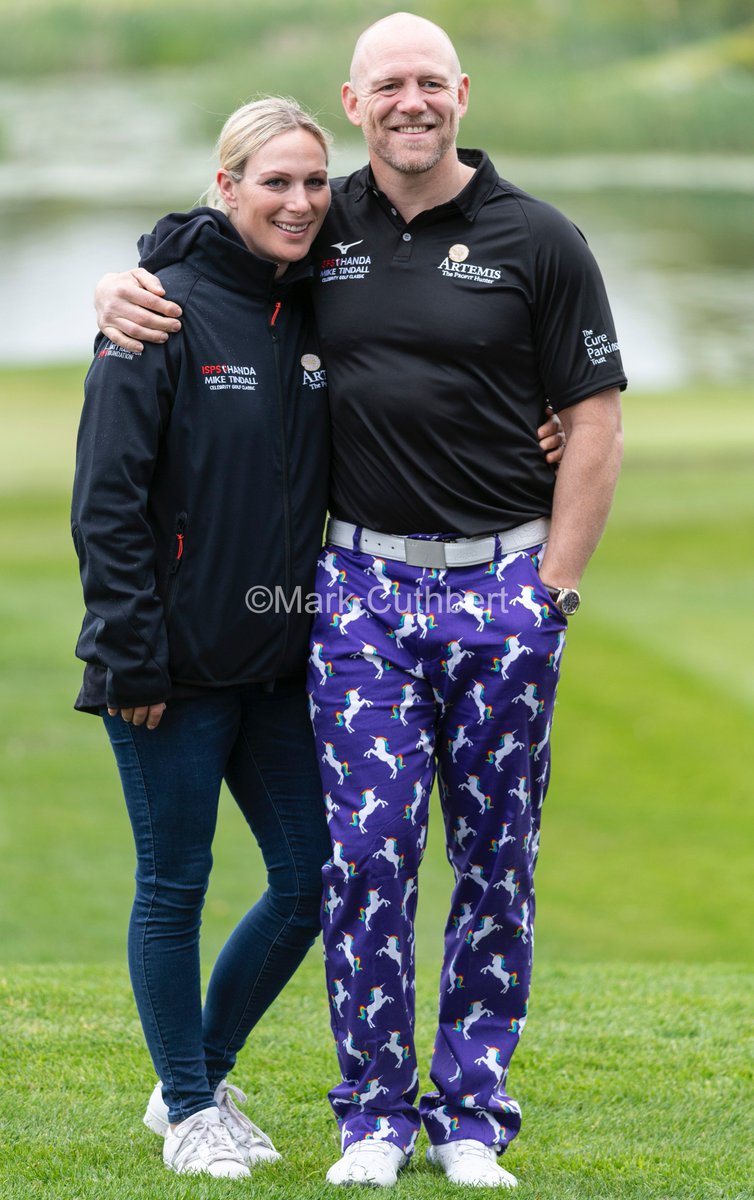 Zara y Mike Tindall asisten al Celebrity Golf Classic en Sutton. Mayo ...