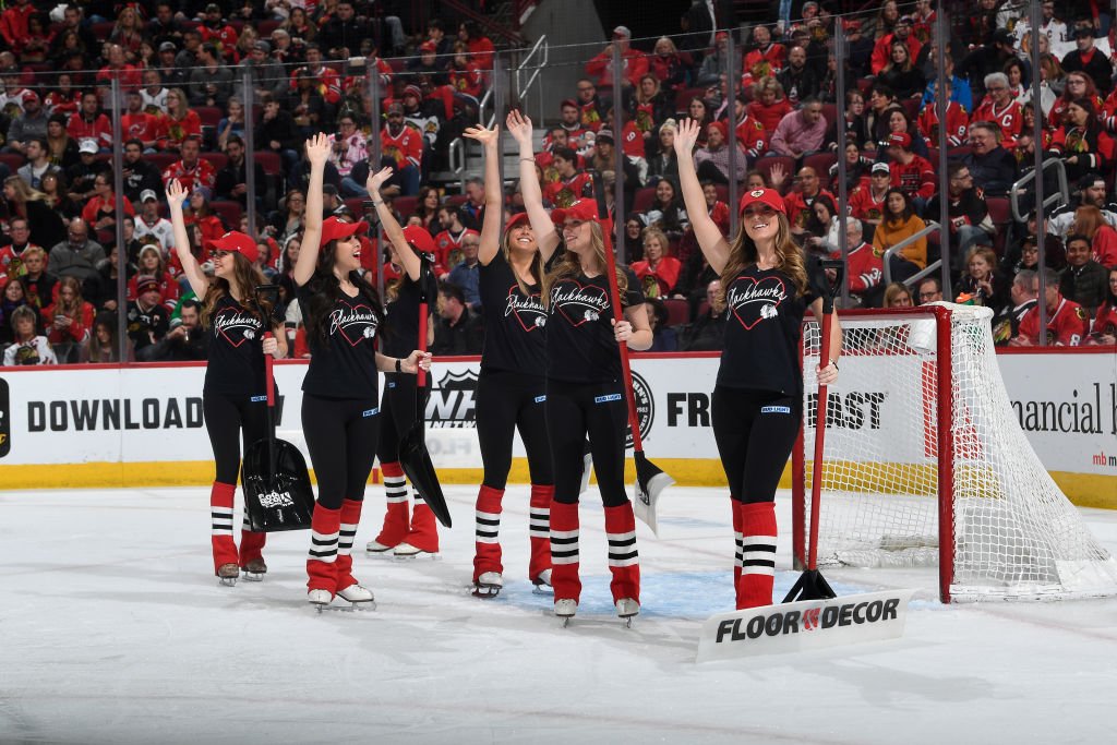 Blackhawks Ice Girls
