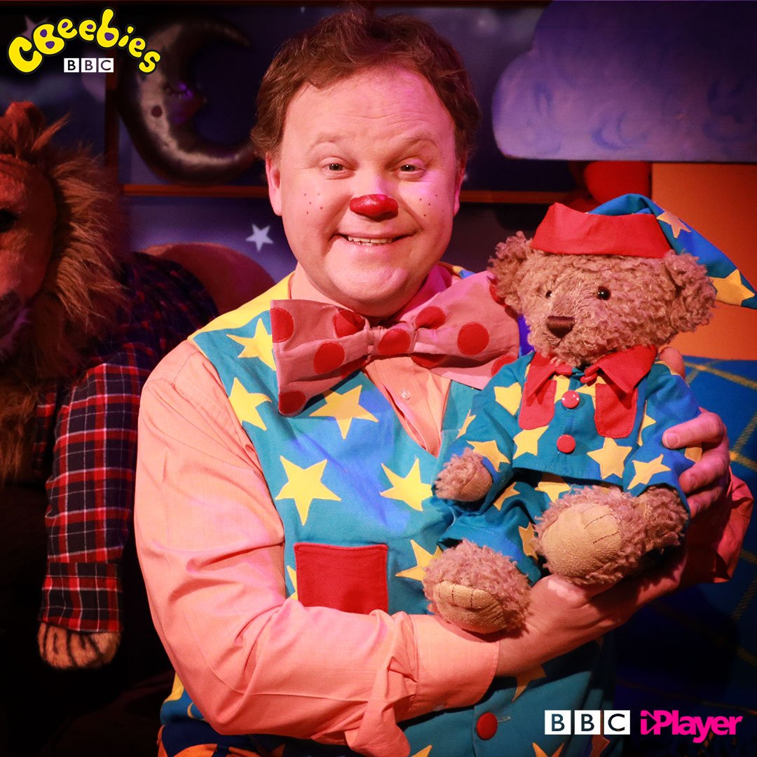 Mr Tumble is back this bedtime ? He's signing another beautiful ...