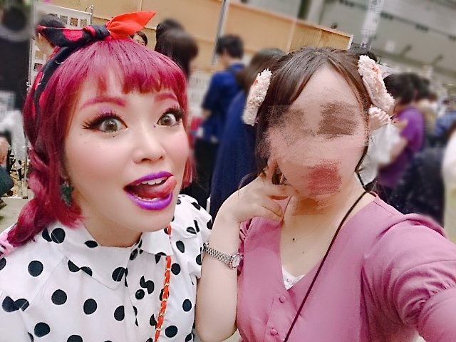 季刊性癖vol34でインタビューした処女バイブバー店員のせいらちゃんが遊びに来てくれてましたよ。 途中で私も処女です!ってお姉さんが来て2人で盛り上がってたのが楽しそうだった。 季刊性癖