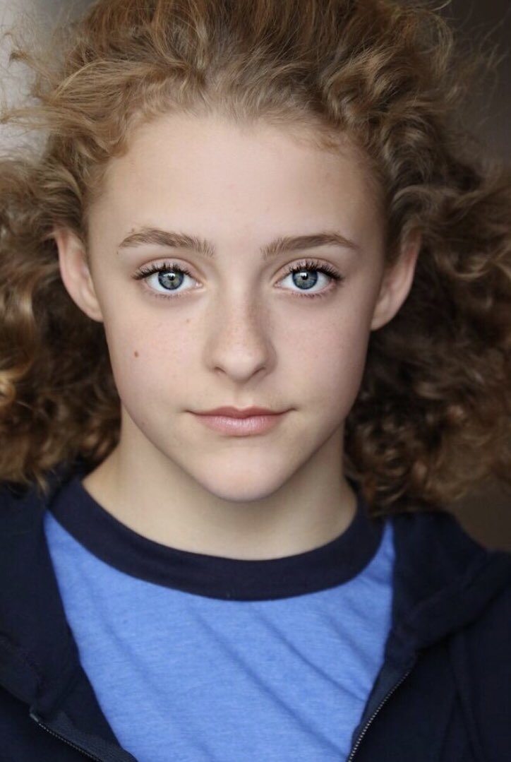 Tumblr Girls With Curly Brown Hair And Blue Eyes