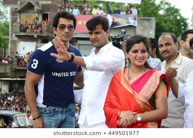 Navneet Kaur Rana Meet Politician Couple At The Eye Of Maharashtra's