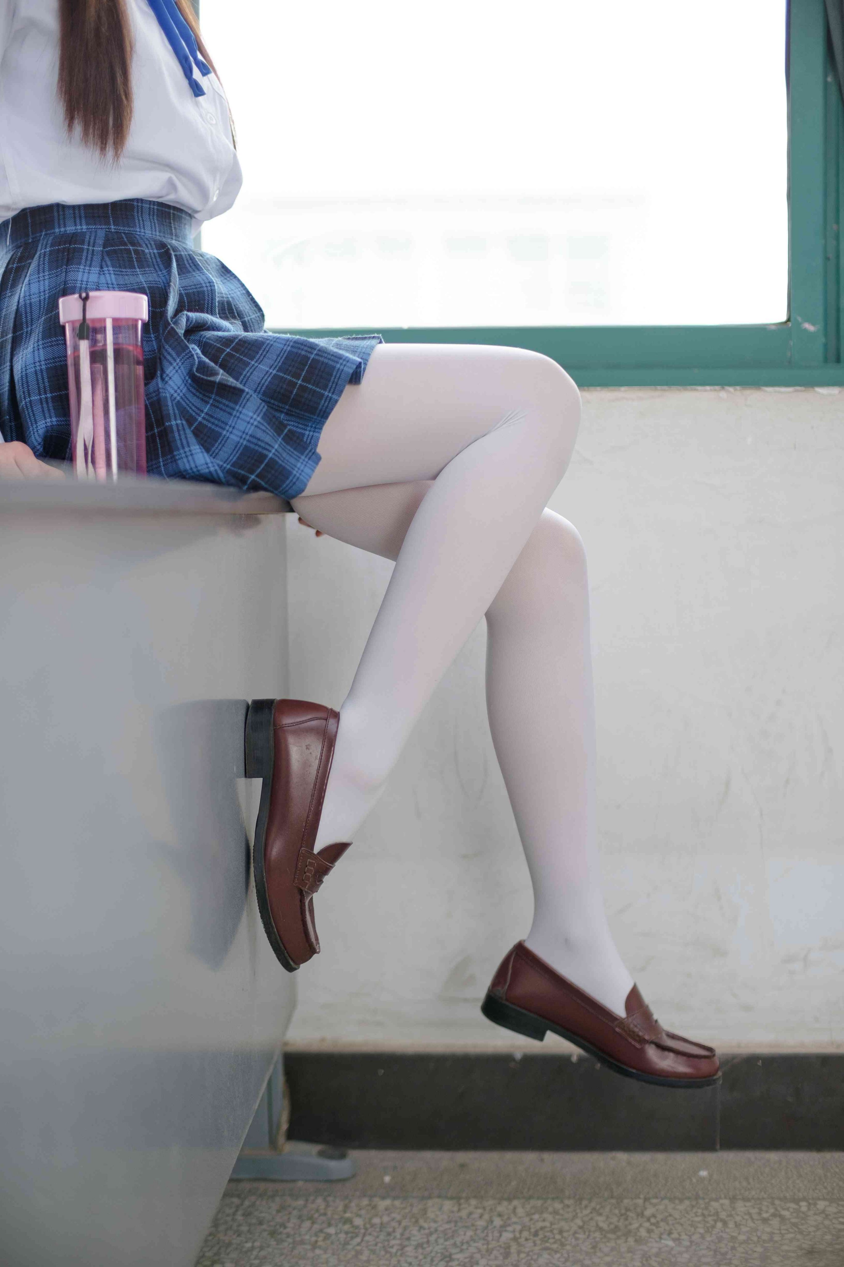 あしおな On Twitter 白タイツとローファーとミニスカート・・・素敵やん☆ Feet Foot Girl 足フェチ 脚