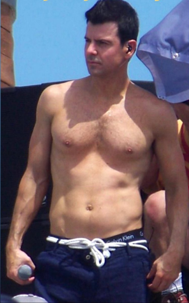 Jordan Knight 2022: Wife, net worth, tattoos, smoking & body facts - Taddlr