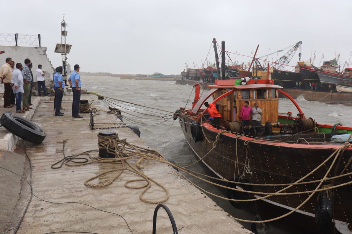 Coast Guard save fishing boats near Veraval | DeshGujarat