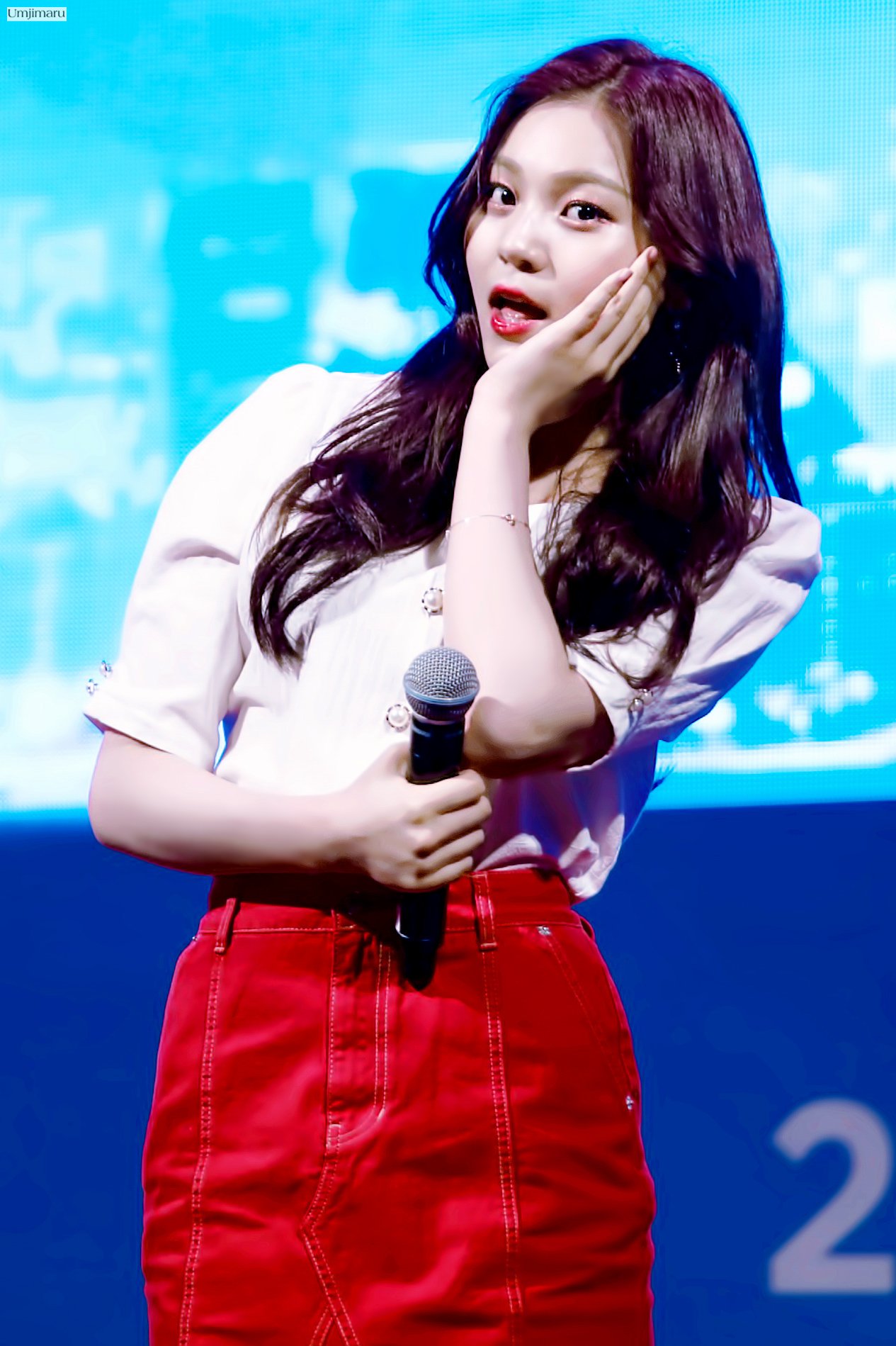 엄지마루 on Twitter: "190531 k-pop music festival 👍 헤어스타일 변화는 무조건 찬성~ #여자친구 #엄지 #김예원 #gfriend #Umji ...