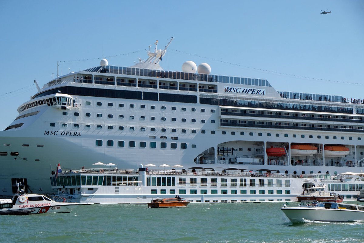 A cruise ship loses control after suffering an engine failure in Venice ...