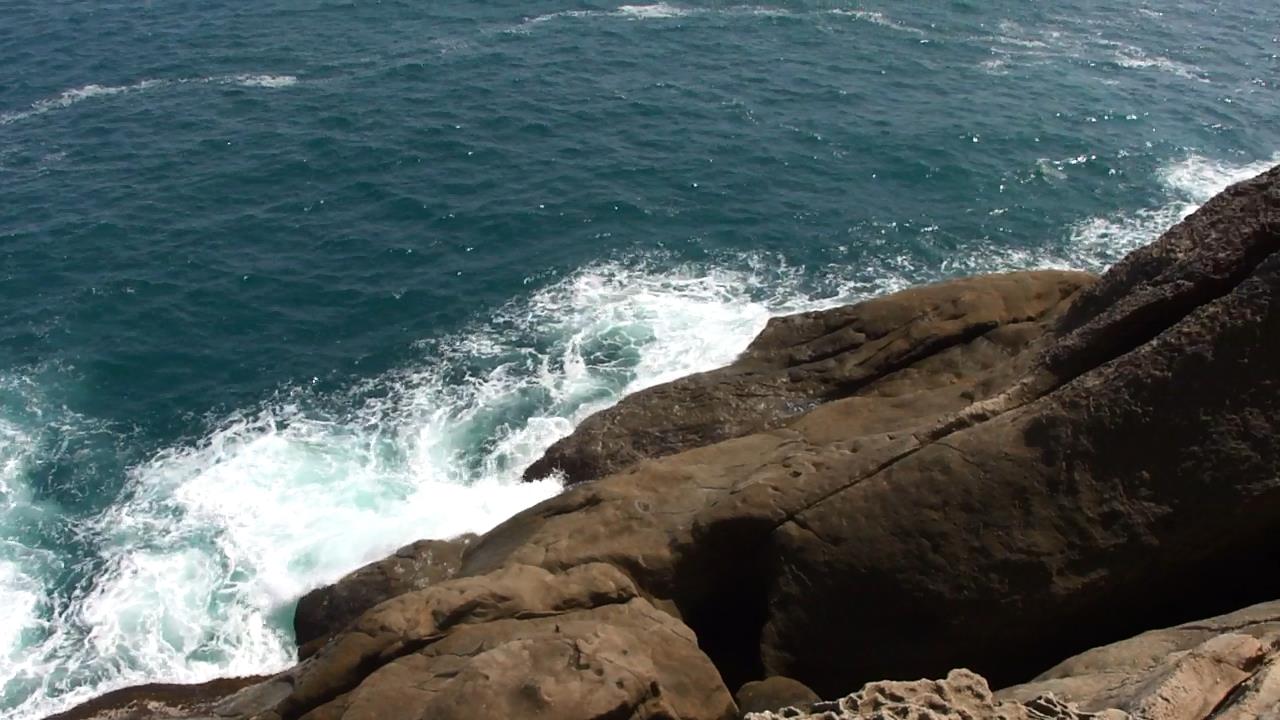 Ruby & Emmeline on Twitter: "5/2 13:22 鬼ヶ城遊歩道（熊野市木本町）鬼の風呂桶 動画から、この穴が鬼の風呂桶のようです。思ってたより小さいですな ...