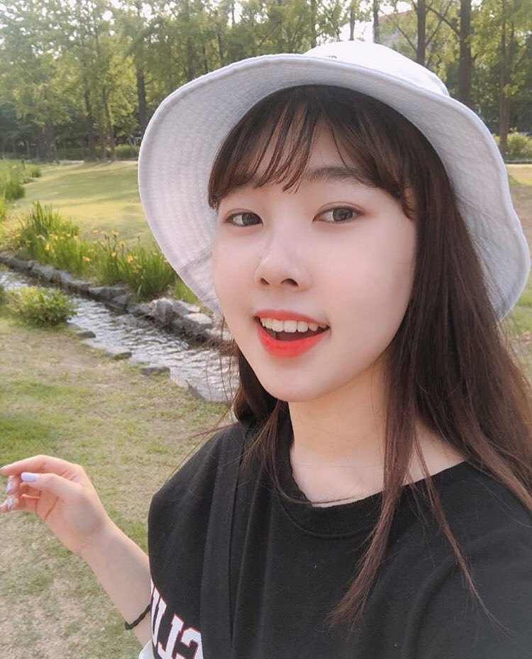 Snsd Taeyeon Sister Hayeon