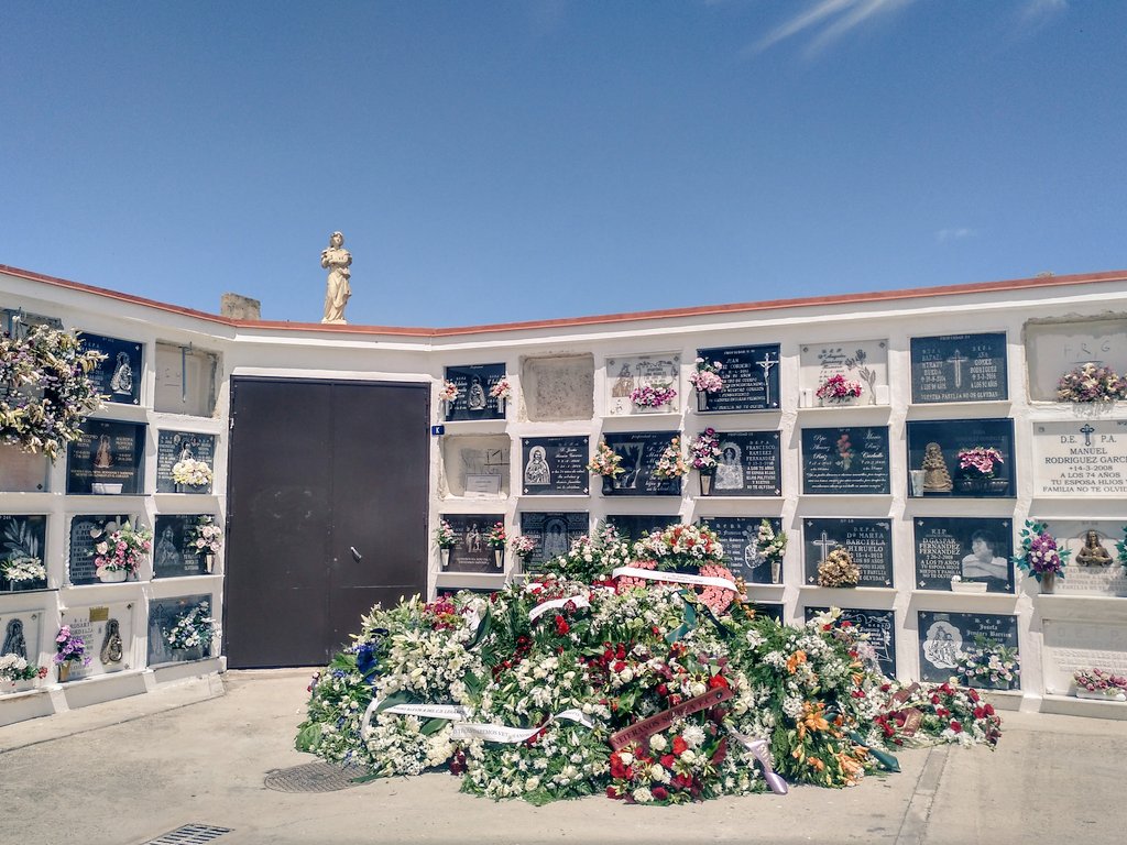 Muere José Antonio Reyes | Coronas Flores en el Cementerio de Utrera