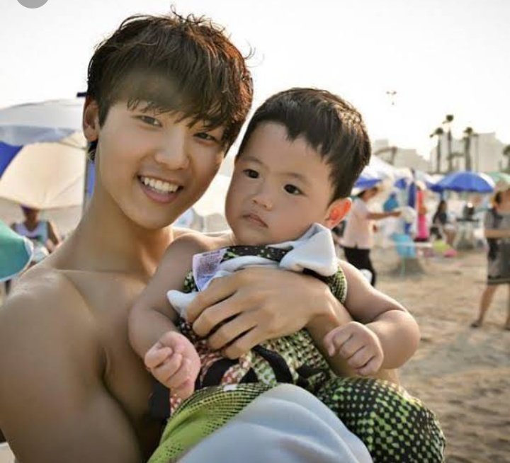 Kang Min Hyuk Shirtless