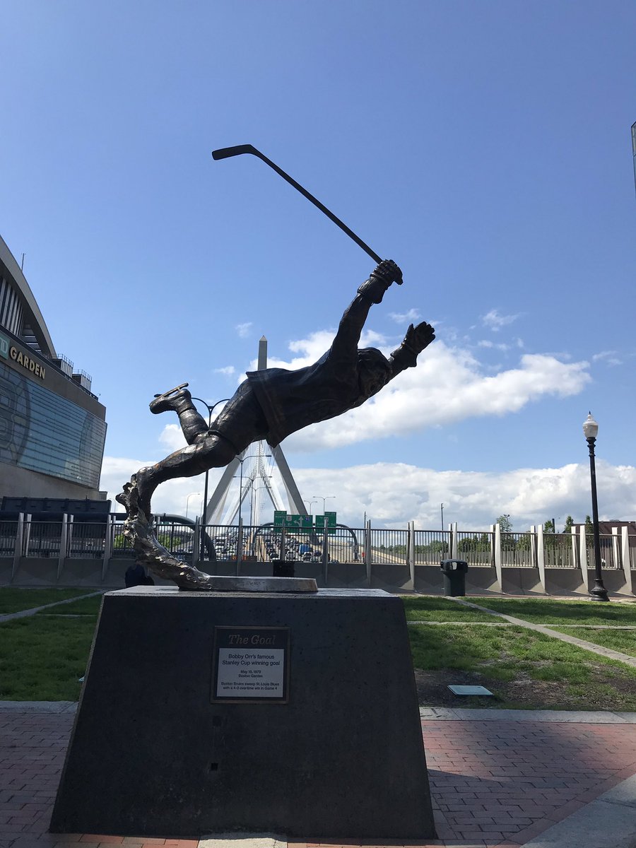 Bobby Orr Statue