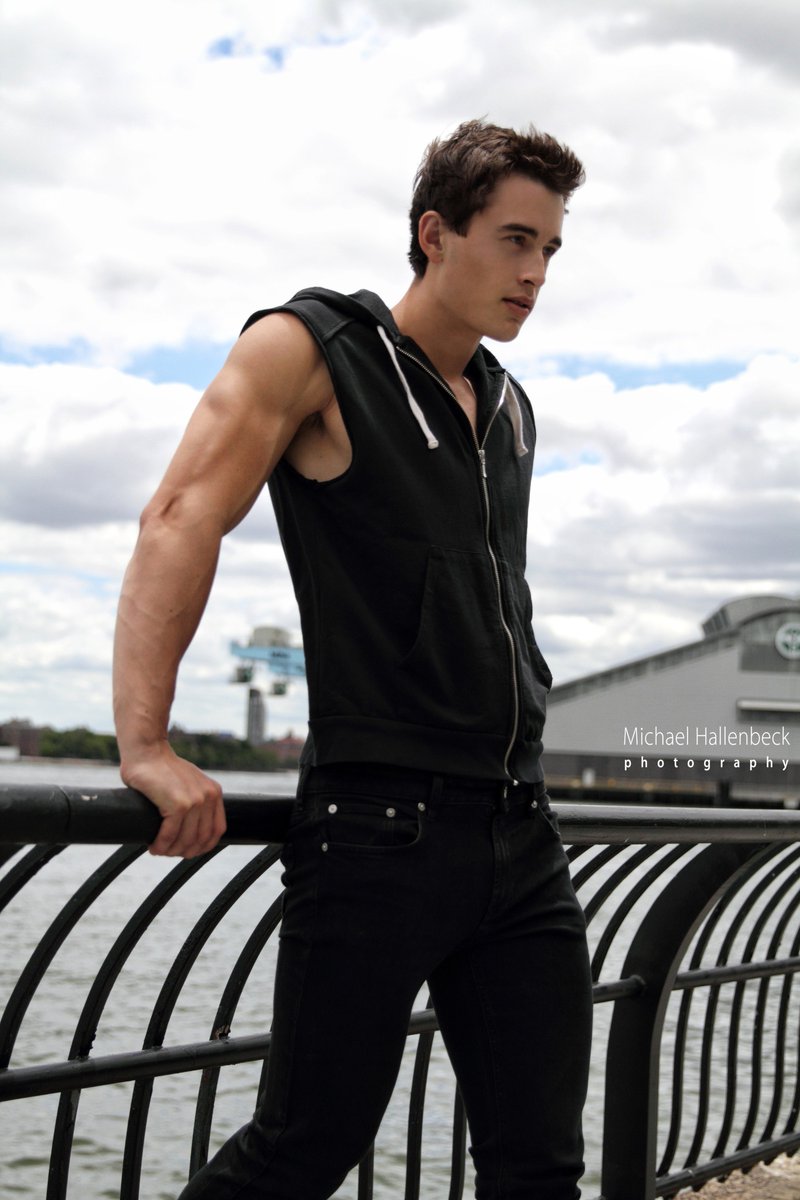 Michael Hallenbeck @hallenbeckphoto Timeline, The Visualized Twitter ...