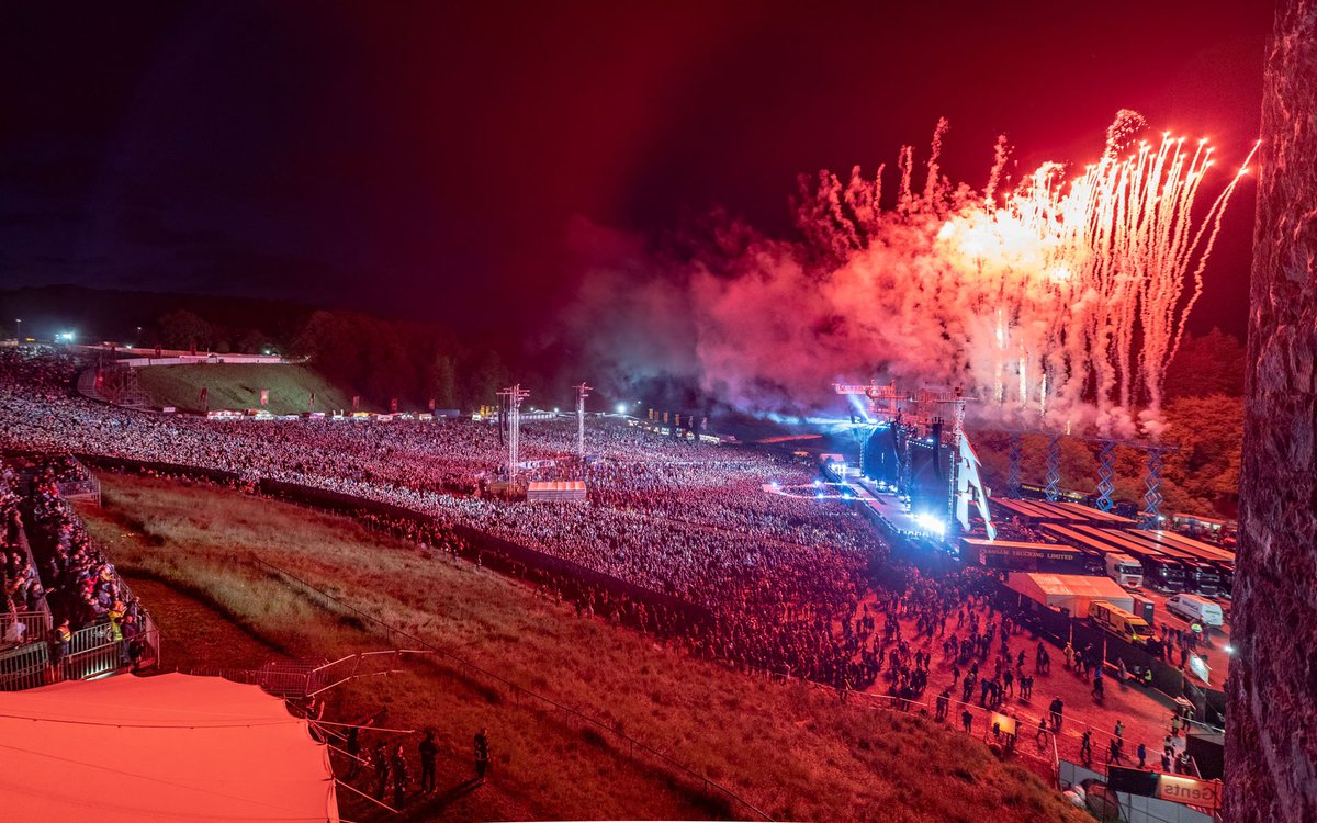 Slane Castle: Photos from last night’s gig at Slane Castle! Check out ...