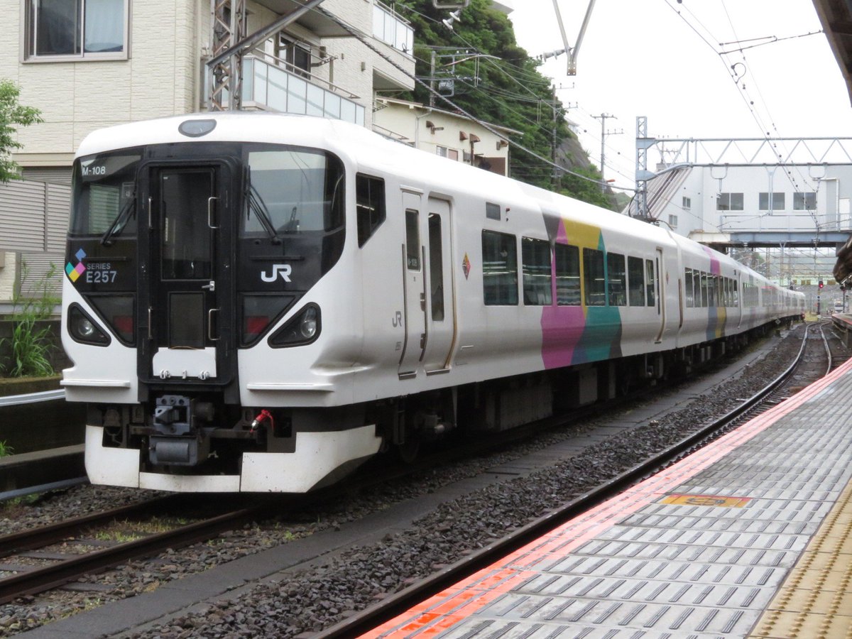 E257系M-108編成 J-TREC入場