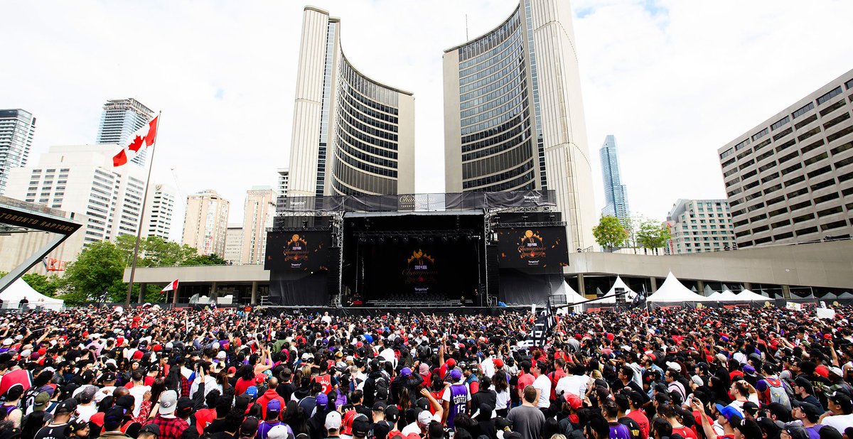 Overcrowding at Raptors victory parade shuts down Queen, Dundas and ...