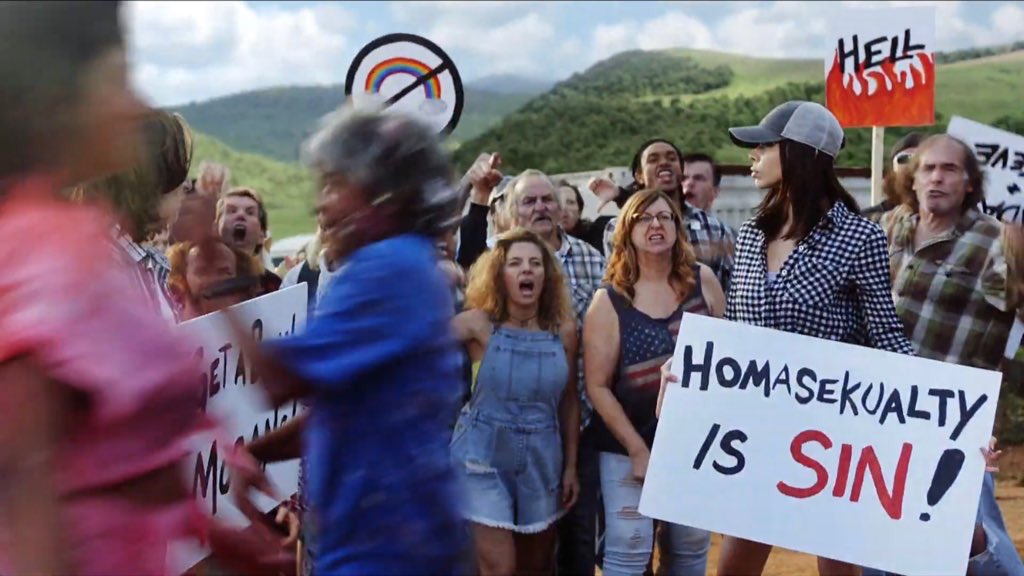 Taylor Swift News on Twitter: "🎥 | Hey kids, spelling is fun! 🖕 # ...