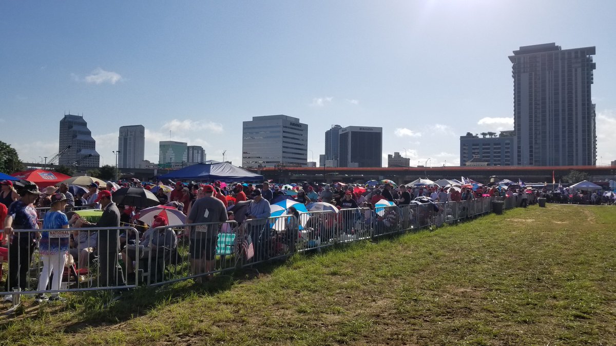 Crowds line up early before Trump's rally in Orlando | Scoopnest