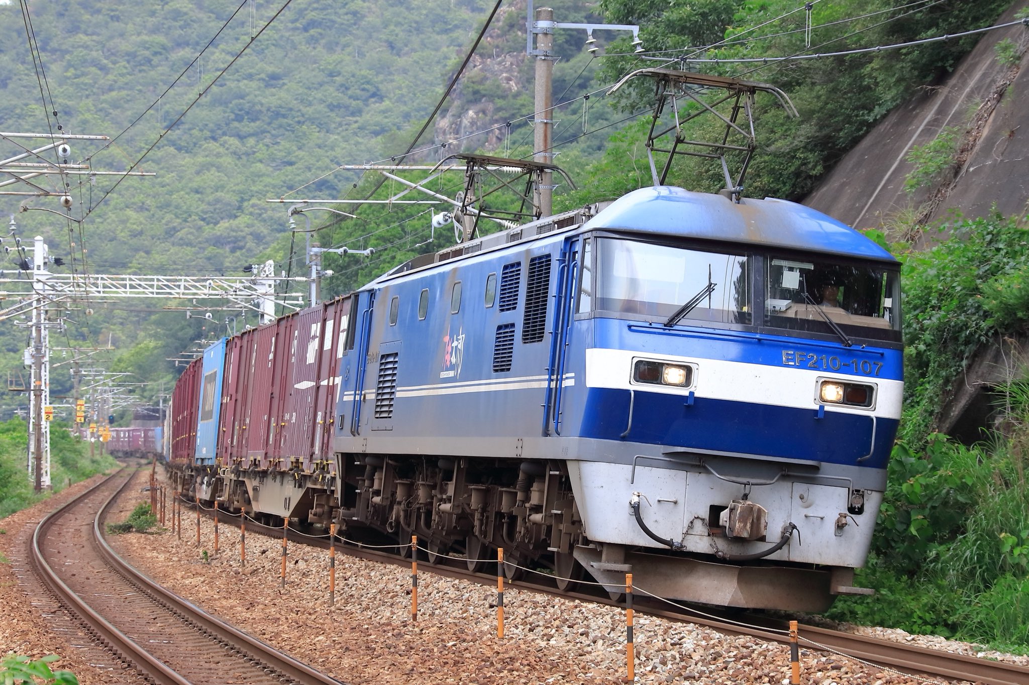 エコパワー桃太郎 on Twitter: "本日の2080レ(銀窯)5070レ(青桃)‼️ 6月も後半に入り、未だ梅雨入りしない今日は、EF510-510牽引の2080と新塗装のEF210 ...