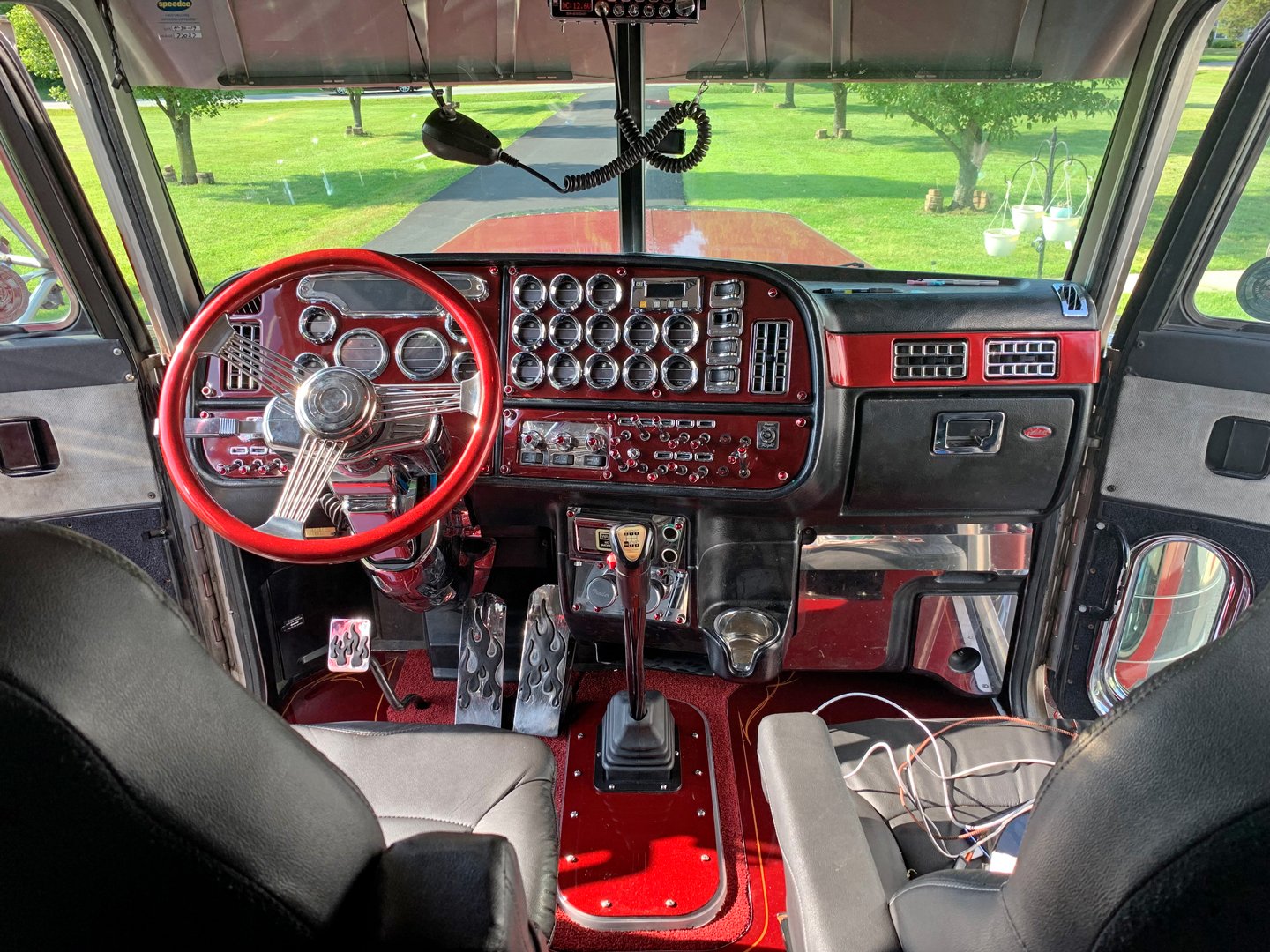Custom Peterbilt 379 Interior