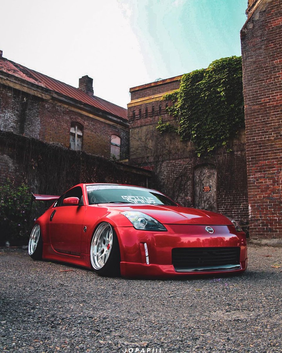 Red 350z Stance
