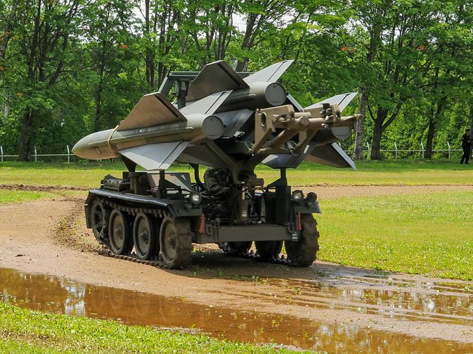 ホークミサイルの運搬ローダーがかわいい - Togetter