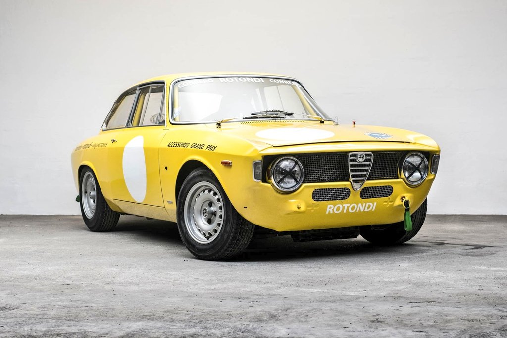 Alfa Romeo Giulia GT / Yellow Car | Alfas, Diseno automotriz, Autos