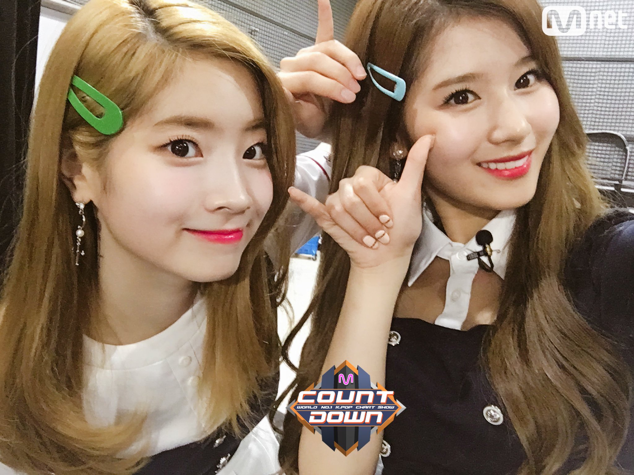 [170518] DaNa (Dahyun x Sana) New Selca @ Mnet MCountdown ...