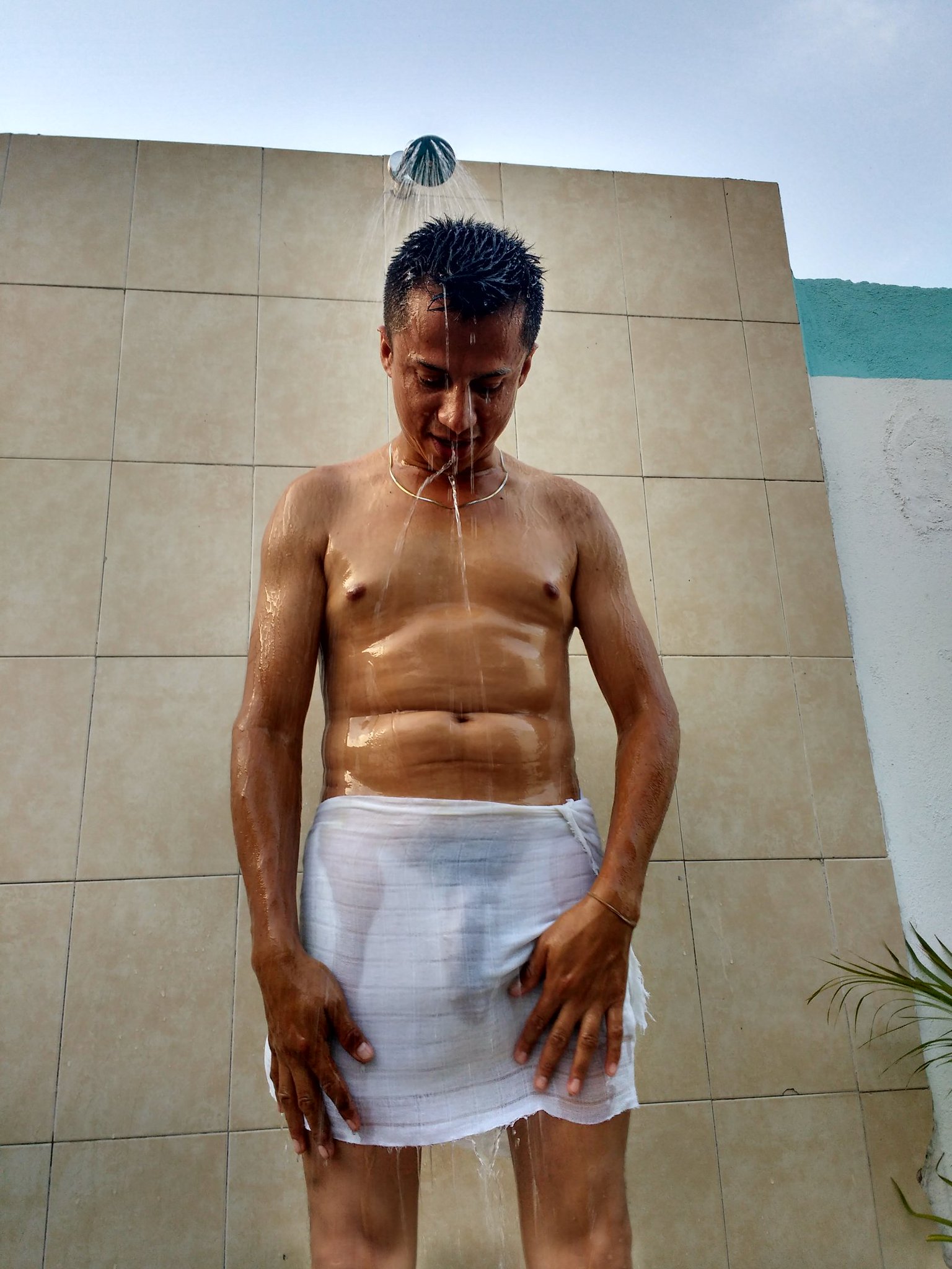 Diego Garza. on Twitter: "Disculpen lo panzón que estoy pero la idea de estás fotos son para dar ...