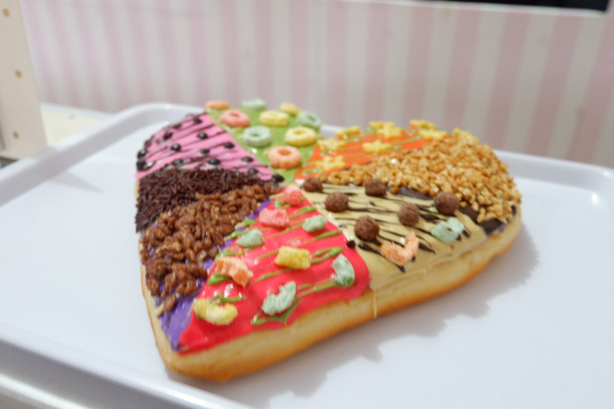 (VIDEO) Nikmati Pizza Ala Donat Hanya di Switz Donat Donut ...