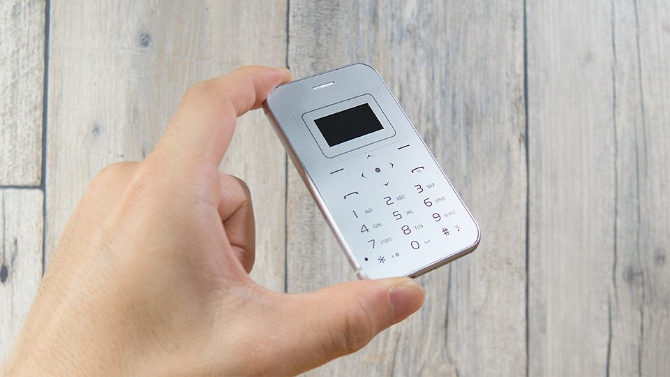 orefolder on Twitter: "台湾で買ったカードフォン。もう十分遊んだのでプレゼントします。欲しい方はこのツイートをRTしてね。（フォローの必要はありません。）締切は2017年 ...