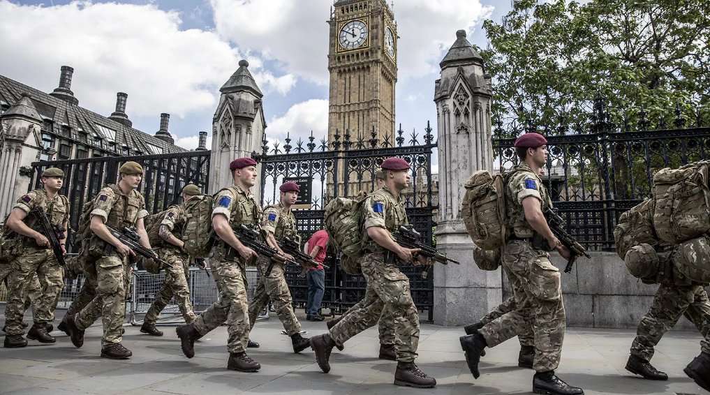 British soldiers march past the houses of parliament in central london ...