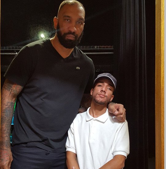 El pizzero polifacético nelsonserranooficial todavía hace alardes con su hermano (Peter John ...