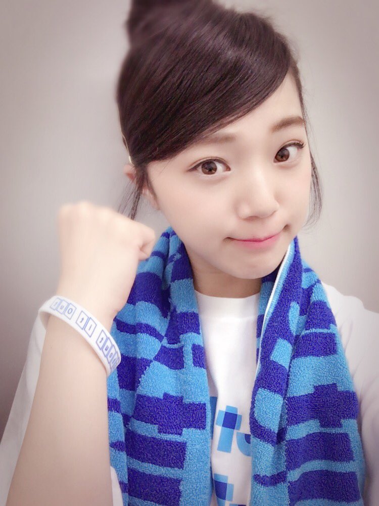 小槙まこ On Twitter Shout It Outさんとのmvに 出演させていただきました! 実際の生ライブでの撮影でドキドキ 本当に楽しかったです! すごく素敵なライブでした