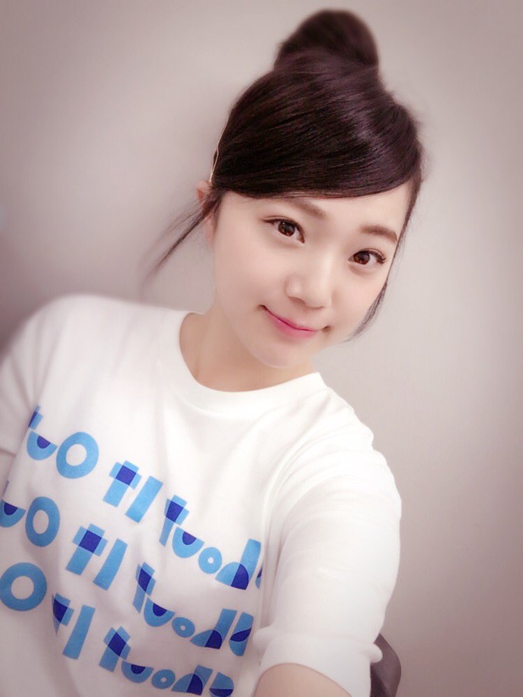 小槙まこ On Twitter Shout It Outさんとのmvに 出演させていただきました! 実際の生ライブでの撮影でドキドキ 本当に楽しかったです! すごく素敵なライブでした