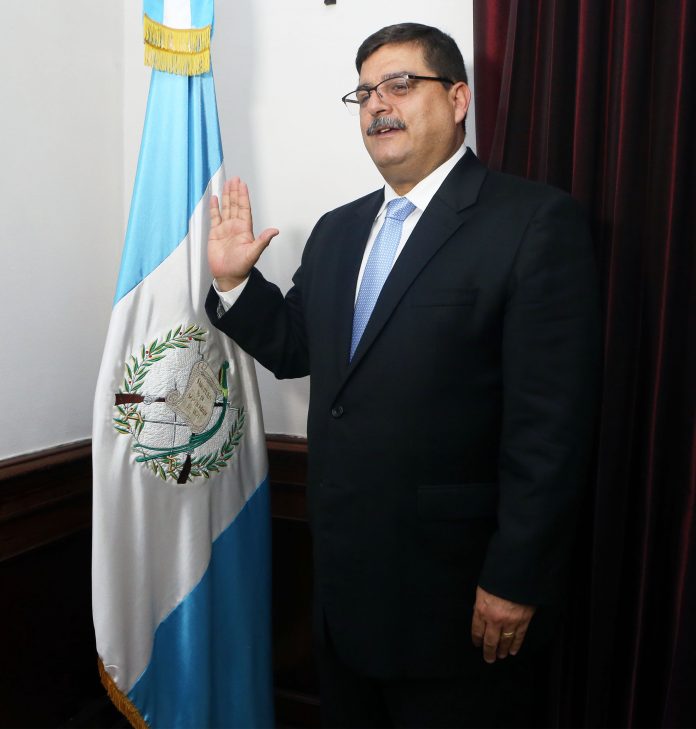 Ahora | Enrique Godoy asume como nuevo presidente de infom_guatemala ...