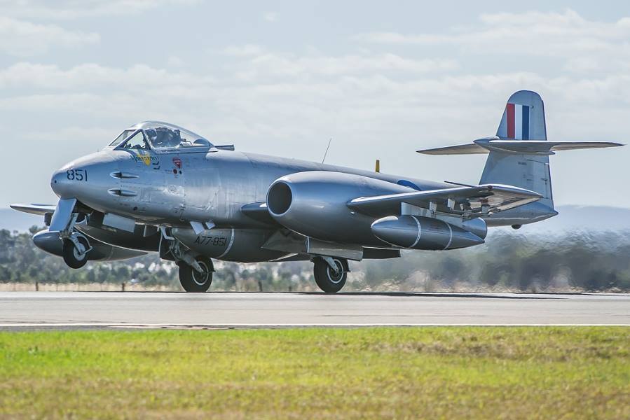 Ron Eisele on Twitter: "Gloster Meteor - engineering art https://t.co/VE4V0l6o4O" / Twitter