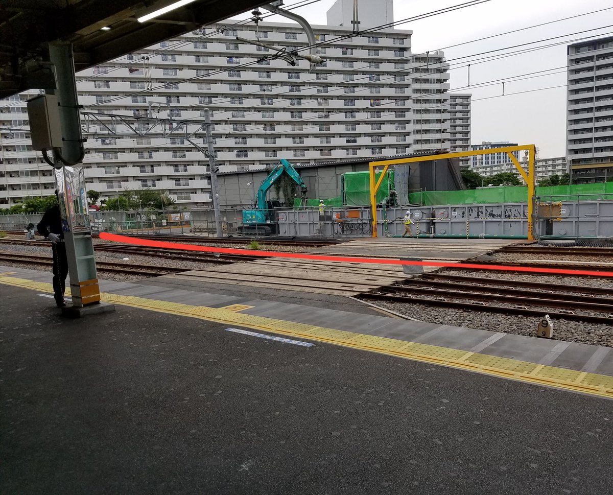 人身事故が多い新小岩駅、新たに特急電車の通過時にロープが張られるように…なぜホームドアが付かないのか、理由は色々ありそうです