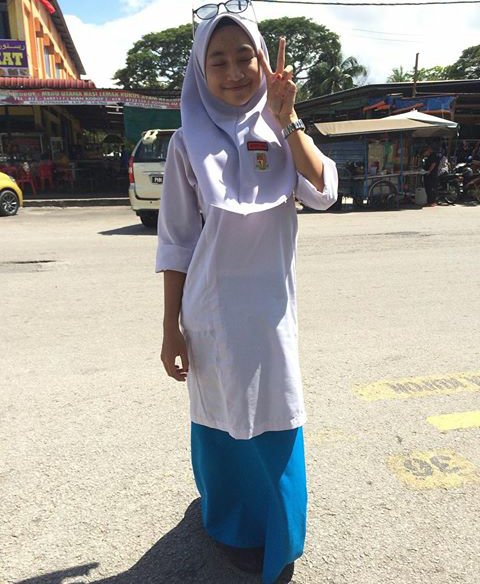 Baju Sekolah Ketat