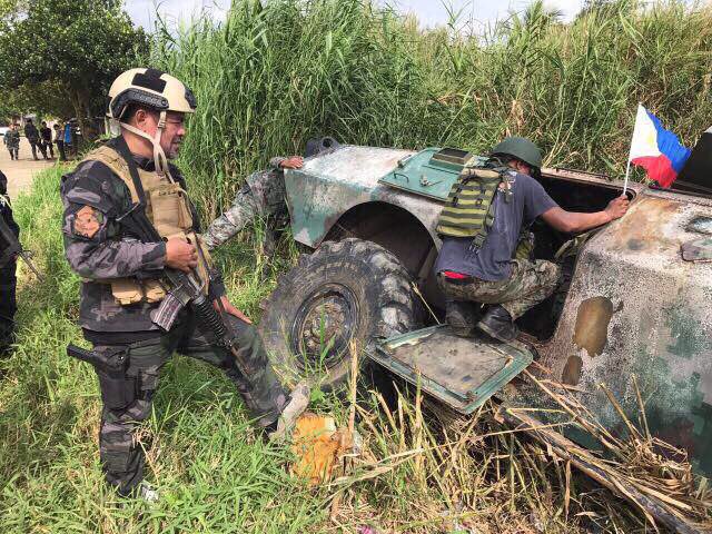 LOOK: PNP-SAF recovers their APC in Marawi that was captured by Maute ...