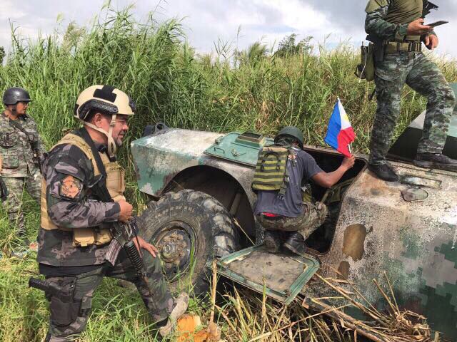 LOOK: PNP-SAF recovers their APC in Marawi that was captured by Maute ...