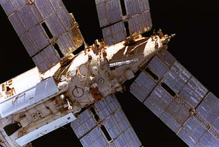 OTD 1995 the Spektr module, docks with the Russian Mir space station ...
